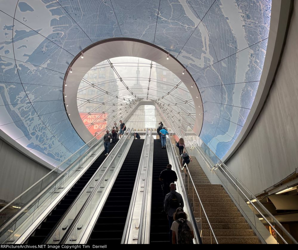 Escalator leading to 33rd St. & 7th Ave